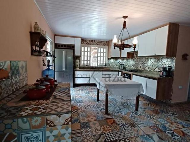Oportunidade Chácara Rural Buquirinha 7 Dormitórios 200.000m²
