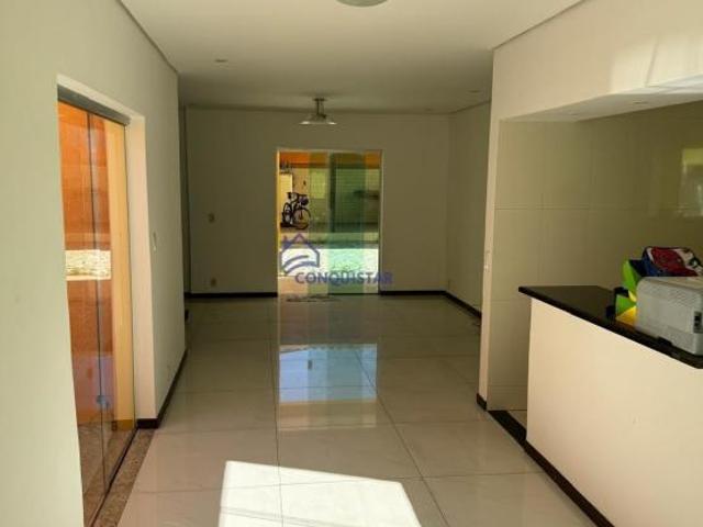 Oportunidade! Ampla Casa de 2 Pavimentos em Lote de 360m² Completa e Pronta para Morar!