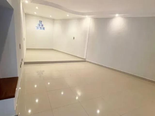 Oportunidade abaixo do preço: Belo Sobrado à venda no Bairro do Jardim Mangalot