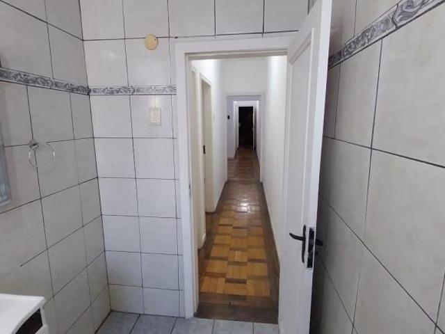 Oportunidade apartamento 2 dormitórios, com sacada em um deles e área de serviço. Centro Histórico P