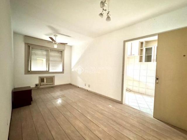 Oportunidade! Apartamento 2 quartos a venda no miolo do Menino Deus