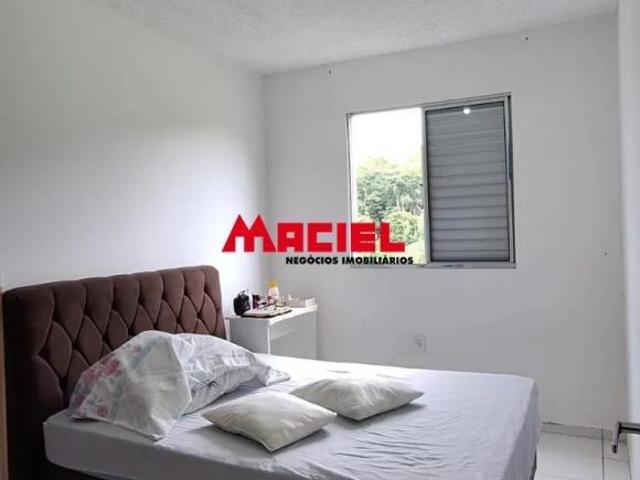 Oportunidade! Apartamento com 2 dormitórios bem conservado na zona leste!