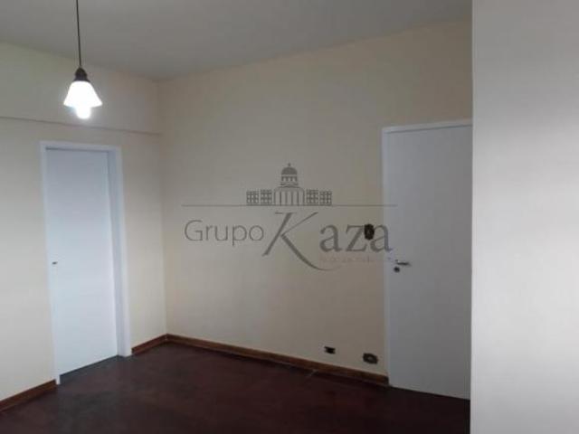 Oportunidade Apartamento Centro Condomínio do Edifício Mansão do Vale 3 Dormitórios 89m²