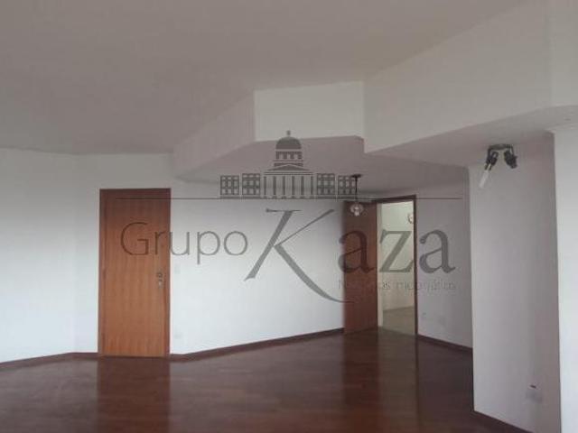 Oportunidade Apartamento Centro Residencial Por do Sol 4 Dormitórios 160m²