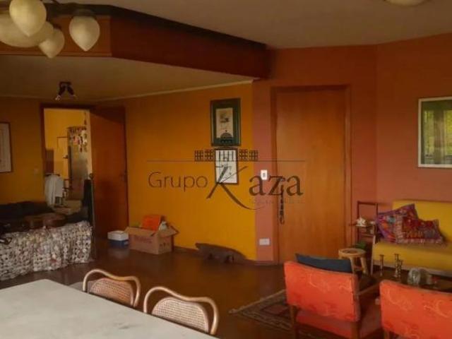 Oportunidade Apartamento Centro Residencial Por do Sol 4 Dormitórios 180m²