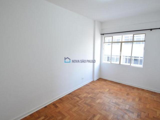 Oportunidade, apartamento a 300 metros do metrô saúde, com 2 dormitórios vaga de garagem. !
