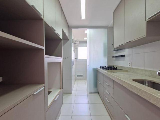 OPORTUNIDADE! Apartamento á venda com 3 quartos 1 suíte e 2 vaga no Butantã. FL64