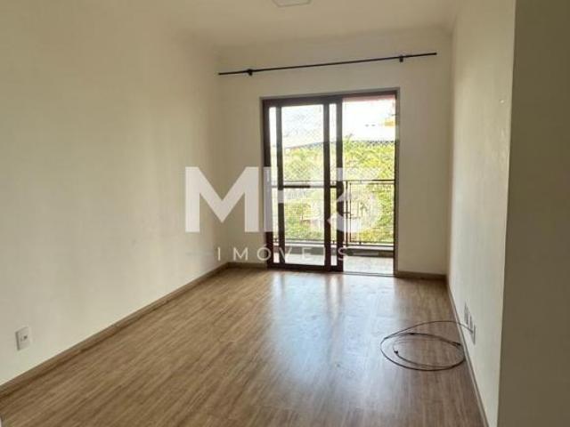 Oportunidade apartamento à venda com varanda, 3 quartos 1 suíte, na Frente do U