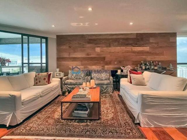 Oportunidade Apartamento alto padrão em Moema 194 m² e 1 por andar