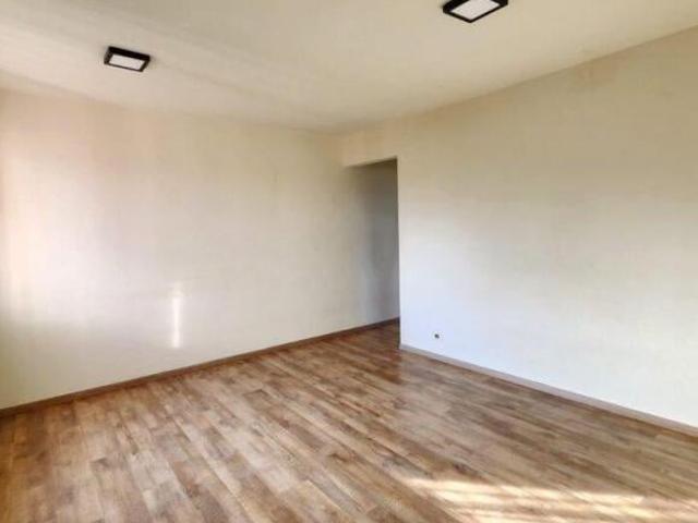 Oportunidade! Apartamento de 77m², 3 dormitórios no Jardim Ubirajara