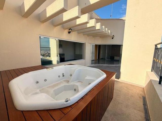 OPORTUNIDADE APARTAMENTO DUPLEX NO LÊ CHATEAU FRONTENAC COM 4 SUÍTES E HIDROMASSAGEM NO CORACÃO DA C