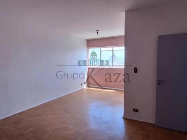 Oportunidade Apartamento Edifício Mansão do Vale Centro 2 Dormitórios 78m²