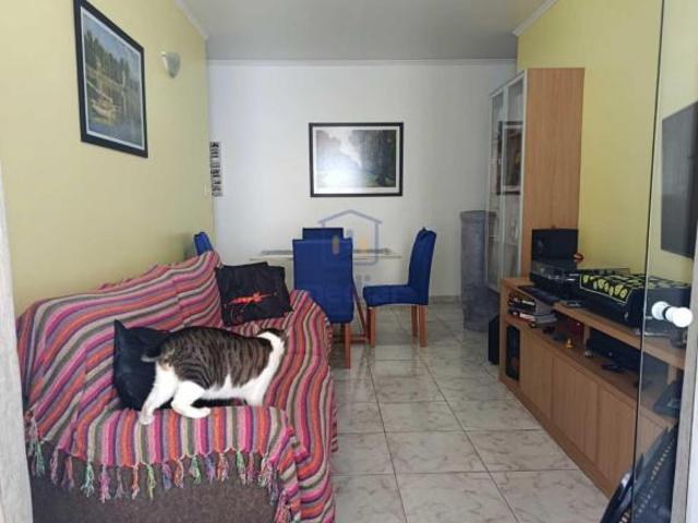 Oportunidade. Apartamento espaçoso com dois dormitórios, próximo ao Brisamar !