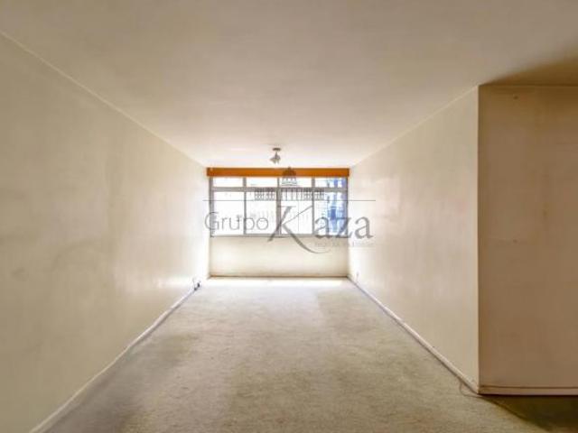 OPORTUNIDADE APARTAMENTO ITAIM BIBI PARA REFORMA