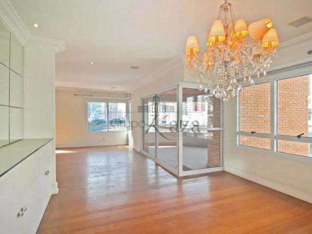 Oportunidade Apartamento Moema 3 Dormitórios 240m²