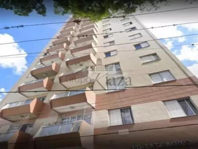 Oportunidade Apartamento Patamares Centro 2 Dormitórios 65m²