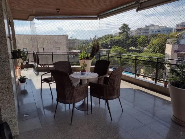 Oportunidade! Apartamento para venda possui 268 metros quadrados com 4 quartos