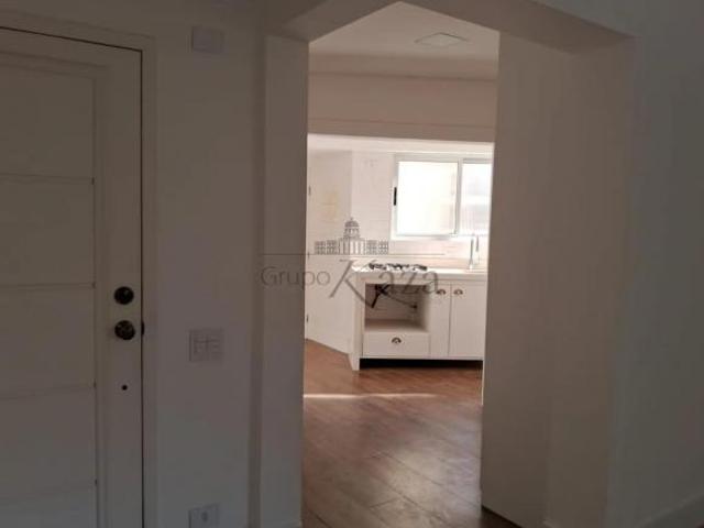 Oportunidade Apartamento Vila Adyana Edifício Cabo Kennedy 3 Dormitórios 100m²