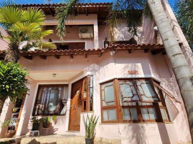 Oportunidade! Apresentamos uma casa espaçosa e muito bem localizada. *Na regiã