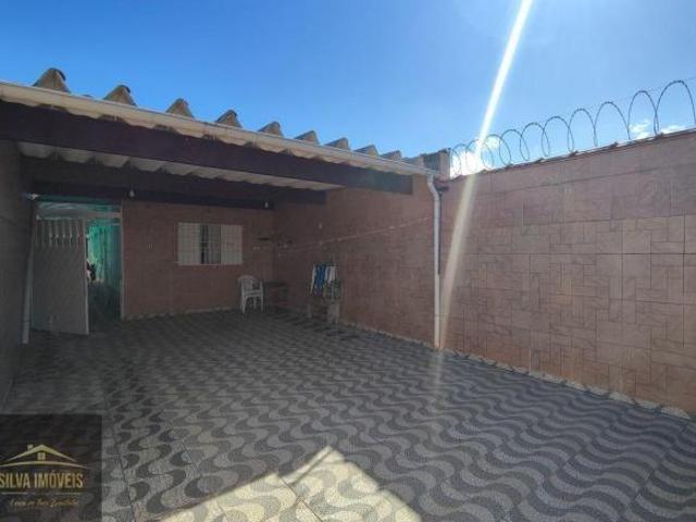 Oportunidade Belíssima Casa 02 Dormitórios, amplo quintal, Área Gourmet