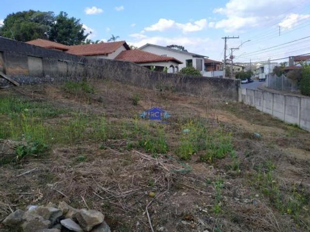 Oportunidade de compra! Lote localizado no Bairro Granja das Hortências, possuindo 387m²