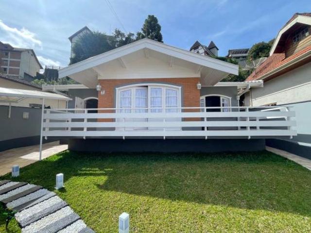 Oportunidade de Casa Térrea em Campos Do Jordão