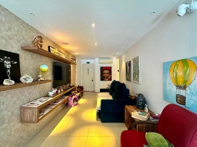 Oportunidade de apartamento com varanda gourmet à venda na Praia das Pitangueiras no Guarujá | Omega