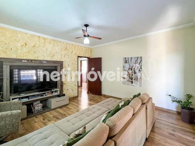 Oportunidade de investimento: Casa com 3 unidades prontas e potencial para comércio ou moradia