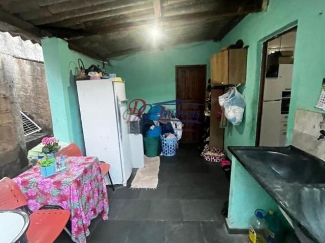 Oportunidade de investimento! Casa à venda em lote de 420m² no bairro Marimbá em Betim