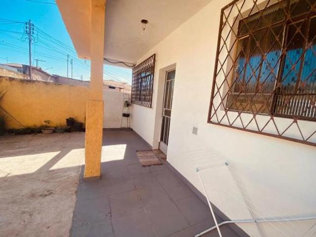 Oportunidade de investimento Lote de 360m² com 03 casas, no bairro Santa Cruz em Contagem