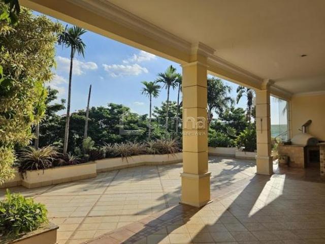 Oportunidade de Investimento: Residência Imponente com 615m² área util e terreno de 1.085m² a pouco