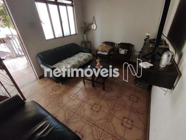 Oportunidade de Investimento: Residencial ou Comercial em Localização Estratégica