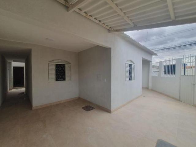 Oportunidade de negócio! Casa de esquina na QR 316 de 03 qts em Santa Maria DF