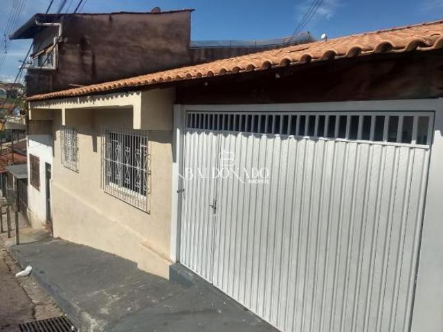 Oportunidade de renda 3 casas num único terreno, próximo ao centro