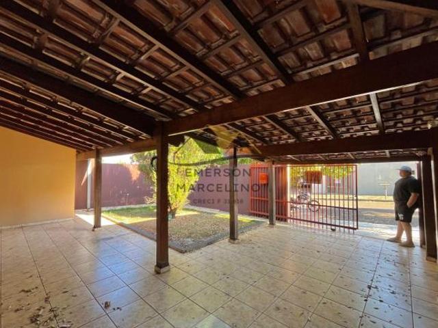 OPORTUNIDADE DE VENDA Casa em Terreno Inteiro e Suíte na Região Leste