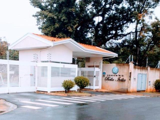 Oportunidade em condomínio de apenas 27 lotes, cercado por mata! Terreno plano de esquina, 453m2, no