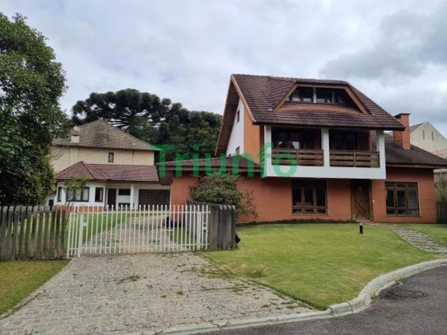 OPORTUNIDADE EM CONDOMÍNIO FECHADO CASA TRIPLEX NO CORAÇÃO DE SANTA FELICIDADE
