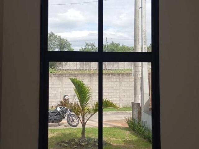 “Oportunidade em condomínio fechado – conforto e segurança!”