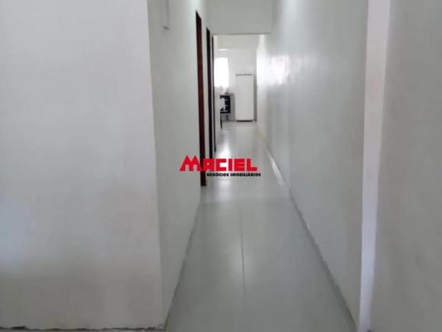 Oportunidade em Caraguá: Sua Casa de Praia com Sossego de Bairro Residencial!