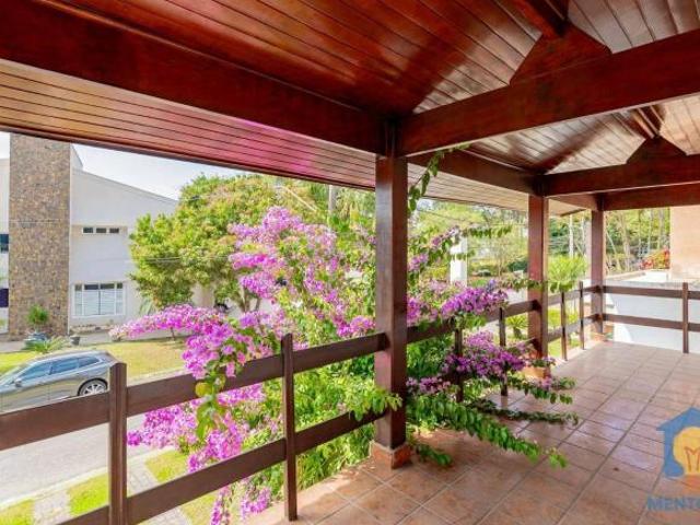 Oportunidade em Alphaville Casa em Condomínio com Ambientes Amplos e Excelente Localização