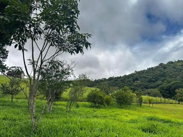 Oportunidade em Ibiúna: Terrenos de 1630m² em Condomínio Fechado