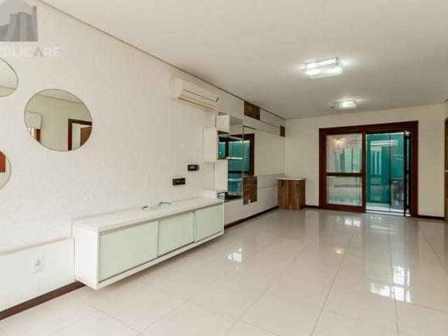 Oportunidade em Ipanema: Casa em Condomínio Fechado com Suíte Master, Hidromassa