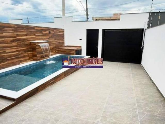 Oportunidade em Itanhaém: Casa com Piscina Perto do Mar!