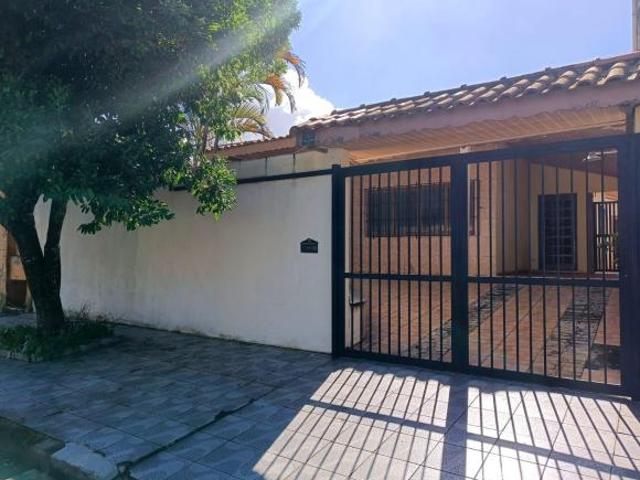 Oportunidade em Peruíbe! Casa a venda e apenas 200 metros do mar!