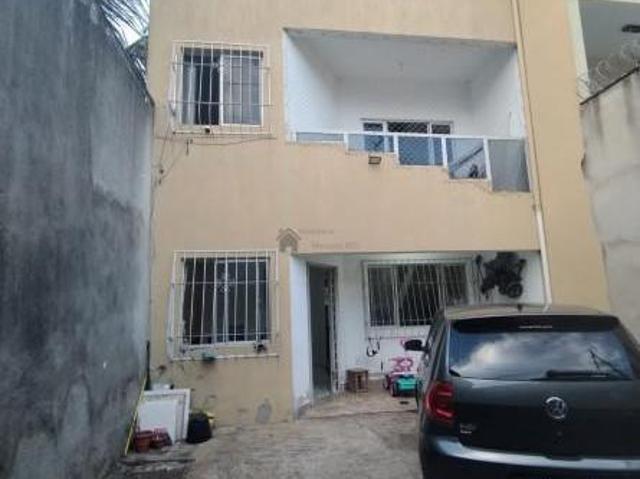 OPORTUNIDADE! EXCELENTE CASA GEMINADA A VENDA LOCALIZADA NO BAIRRO CANADA