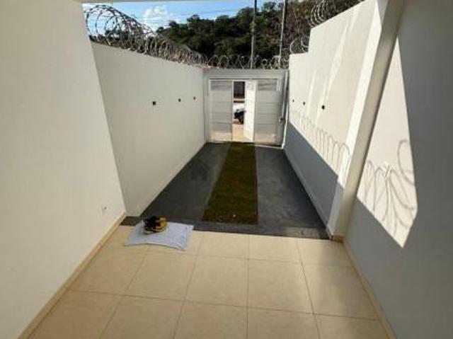 OPORTUNIDADE! EXCELENTE CASA GEMINADA A VENDA LOCALIZADA NO BAIRRO DUQUE DE CAXIAS EM BETIM