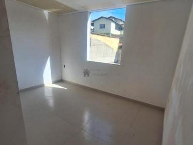 OPORTUNIDADE! EXCELENTE CASA GEMINADA A VENDA LOCALIZADA NO BAIRRO LARANJEIRAS