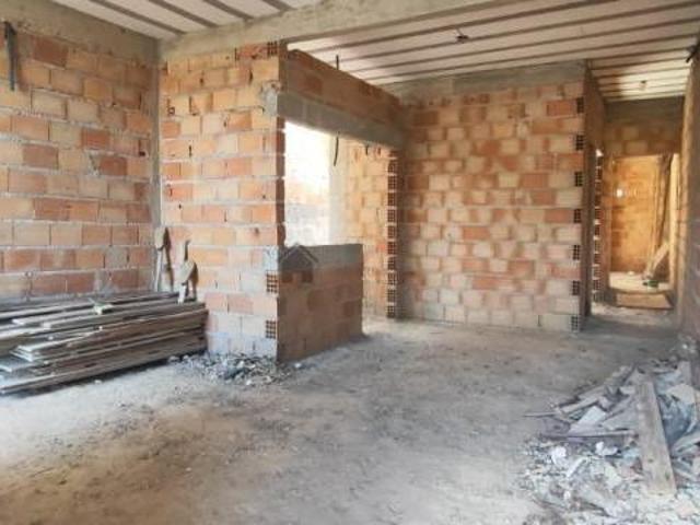 OPORTUNIDADE! EXCELENTE CASA GEMINADA A VENDA LOCALIZADA NO BAIRRO RESIDENCIAL LAGOA