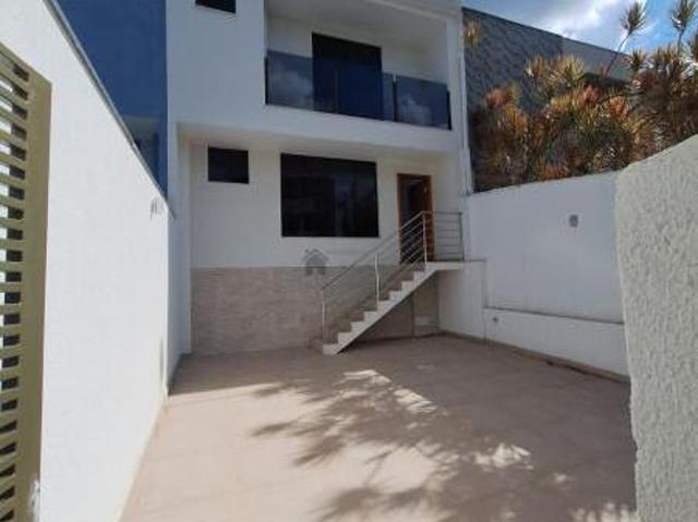 OPORTUNIDADE! EXCELNETE CASA GEMINADA A VENDA LOCALIZADA NO BAIRRO EUROPA