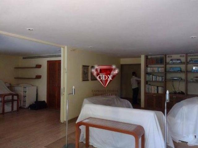 Oportunidade Exclusiva na Península – Casa com Amplo Terreno para Reforma no Guarujá